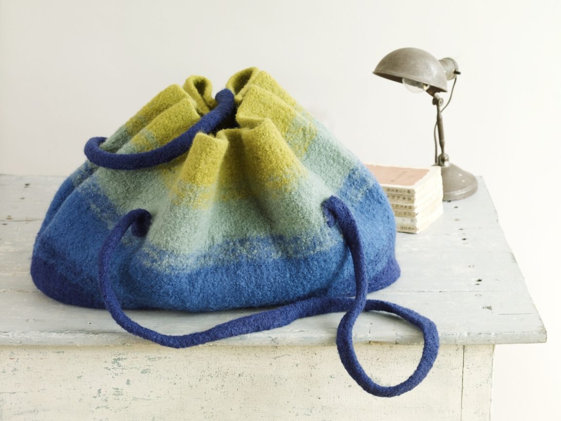 Custom Mixed Color Bag Knit Pattern - KnitCraft