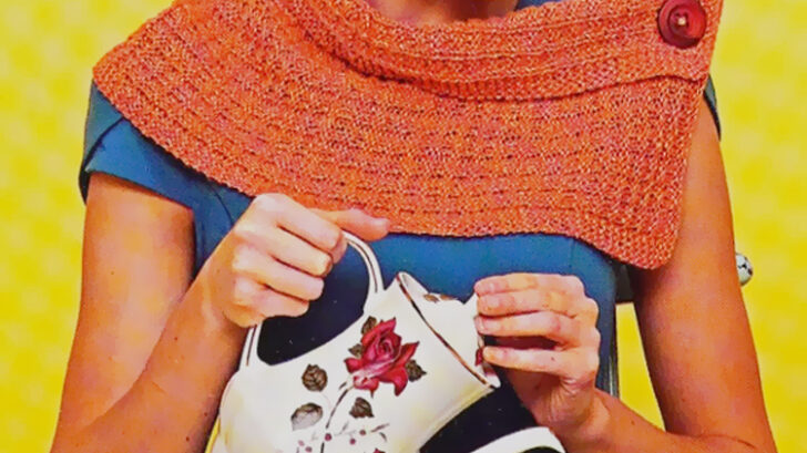 Simple Capelet Knit Pattern - KnitCraft